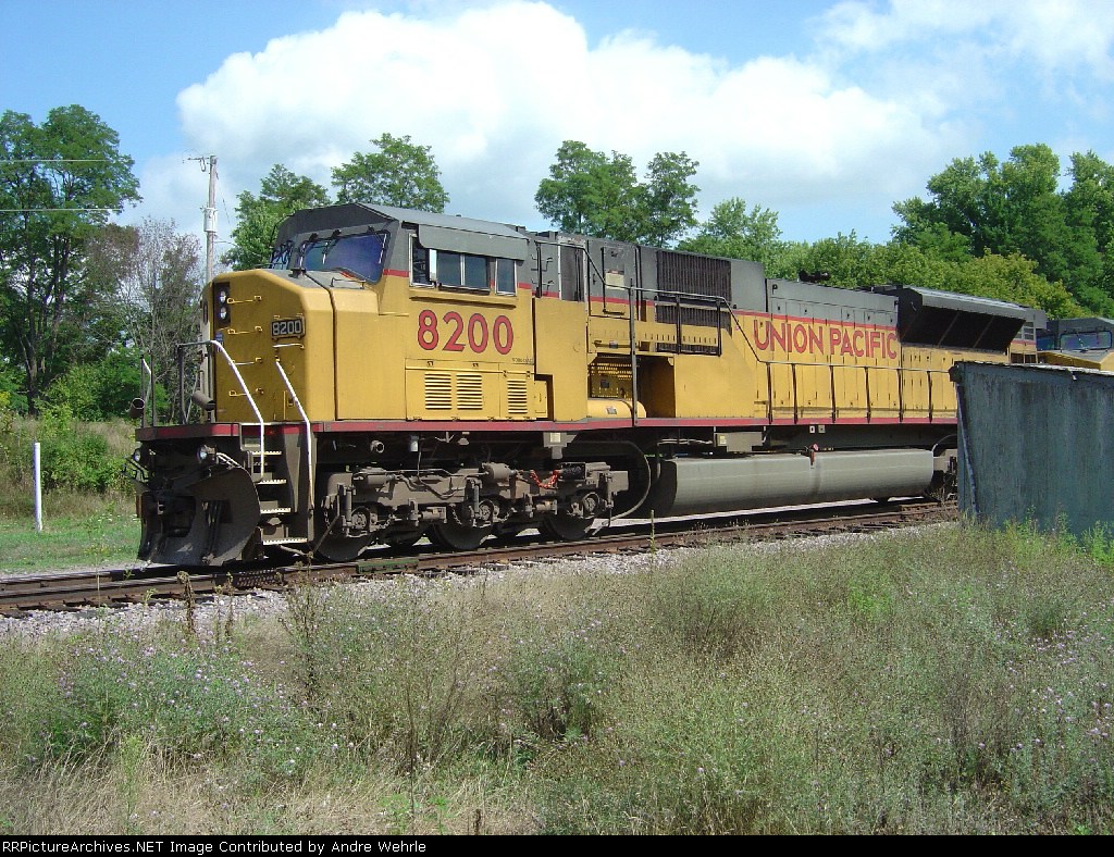 UP 8200 rounds out the rock train power consist